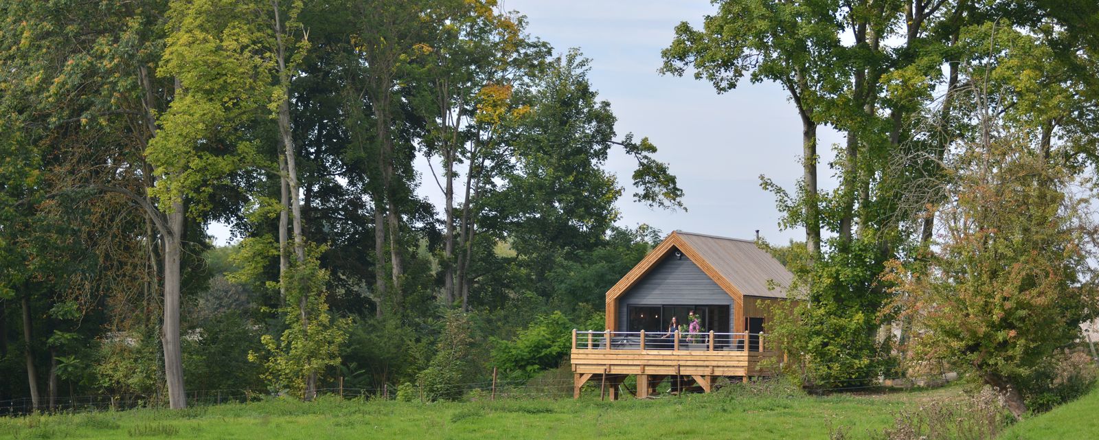 Lodge in château grounds near the A26 with hot tub and dinner - French ...